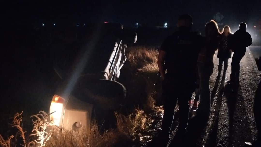 Vuelca familia en la carretera Durango-Parral