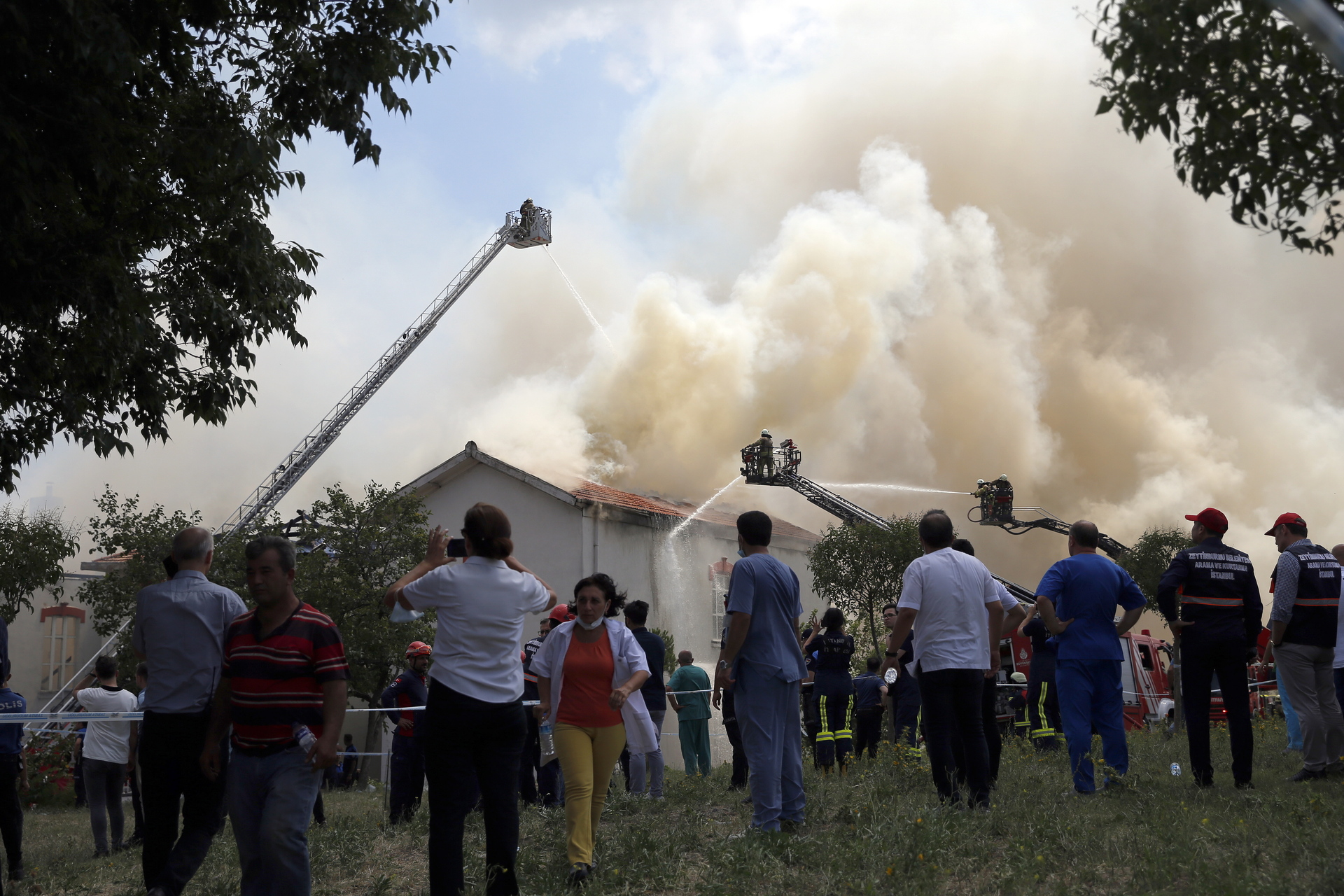 Humo de incendios forestales reduce la calidad del aire en mínimos en ...