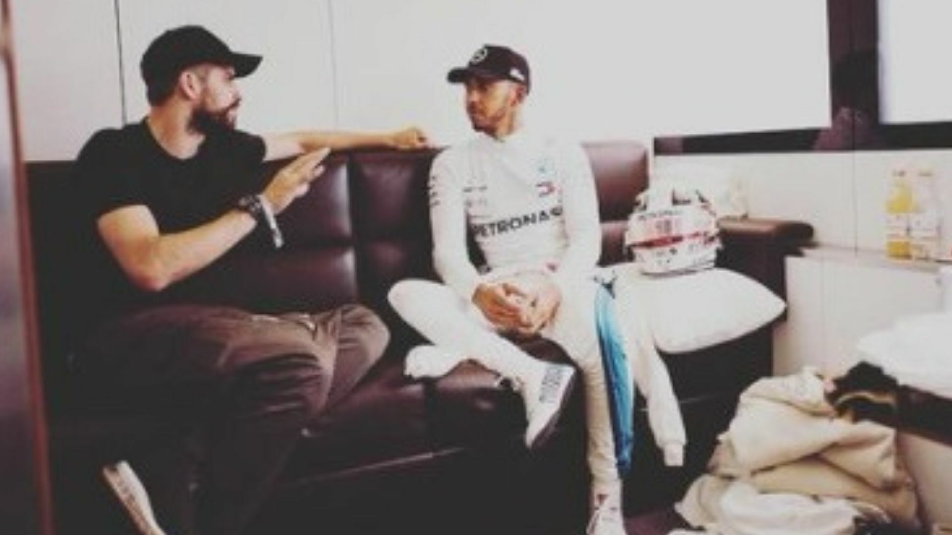 ¿Cómo es la relación entre Lewis Hamilton y Gerard Piqué?