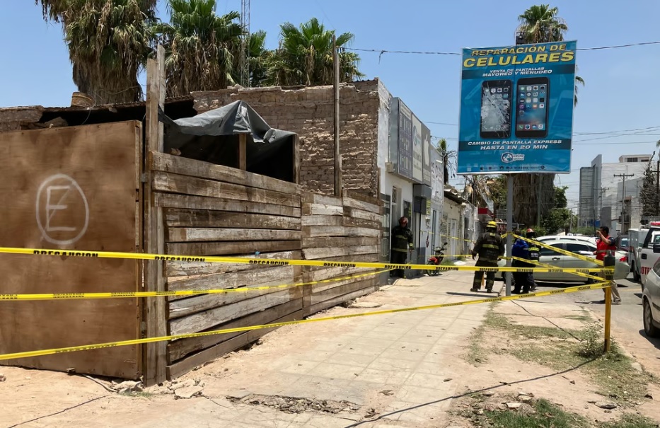 Se registra derrumbe en negocio de reparación de celulares de Gómez Palacio