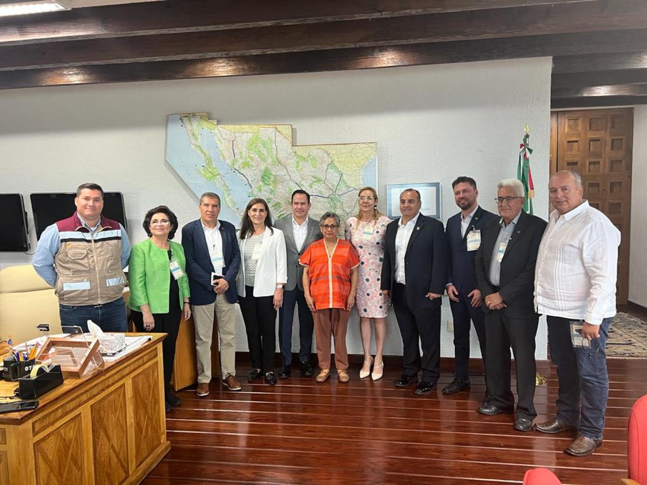 Empresarios entregan un pliego petitorio a Capufe