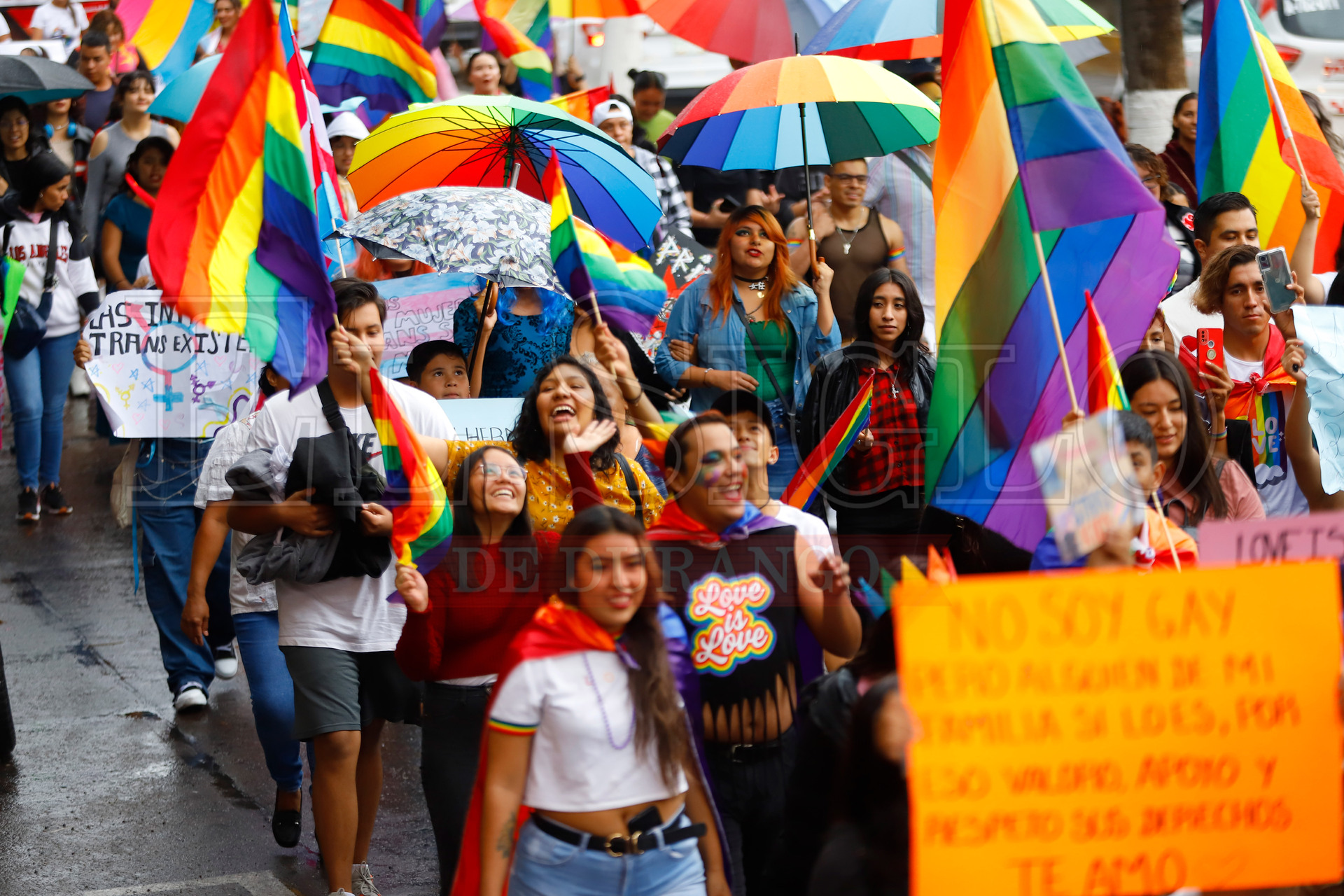 'Inundó' las calles de Durango la marcha multicolor de la comunidad LGBT