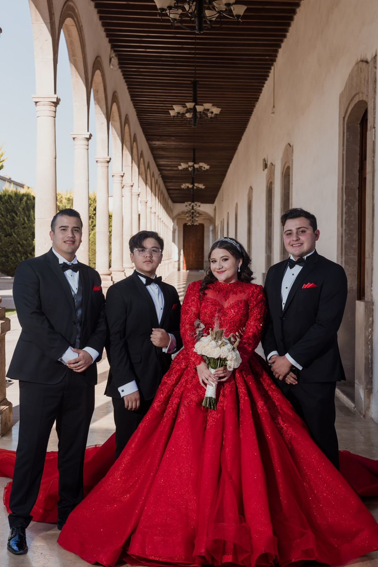 Laura Ximena festeja sus XV Años