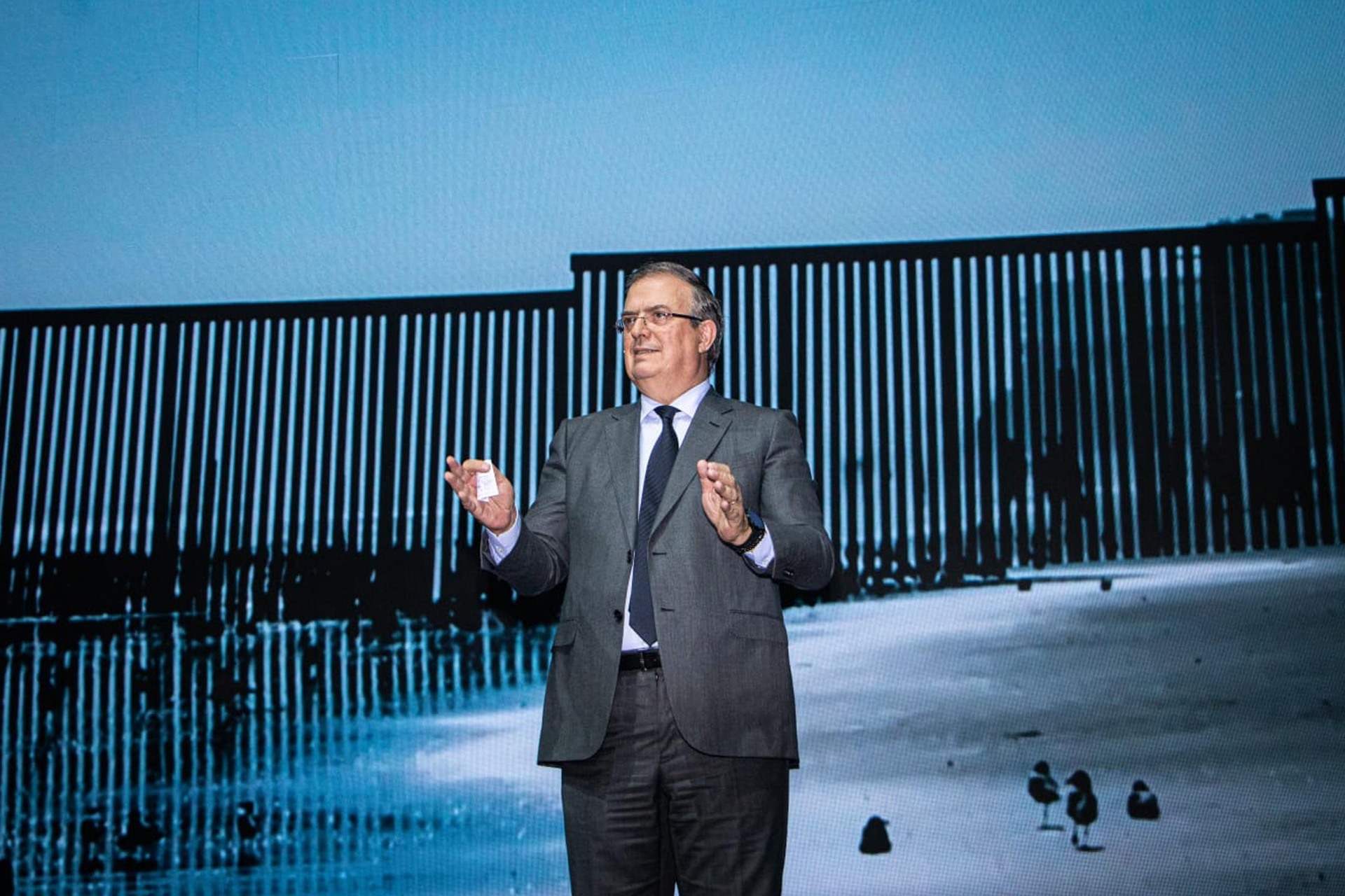 Ebrard propone un 'muro cibernético' entre México y EUA para frenar el ...