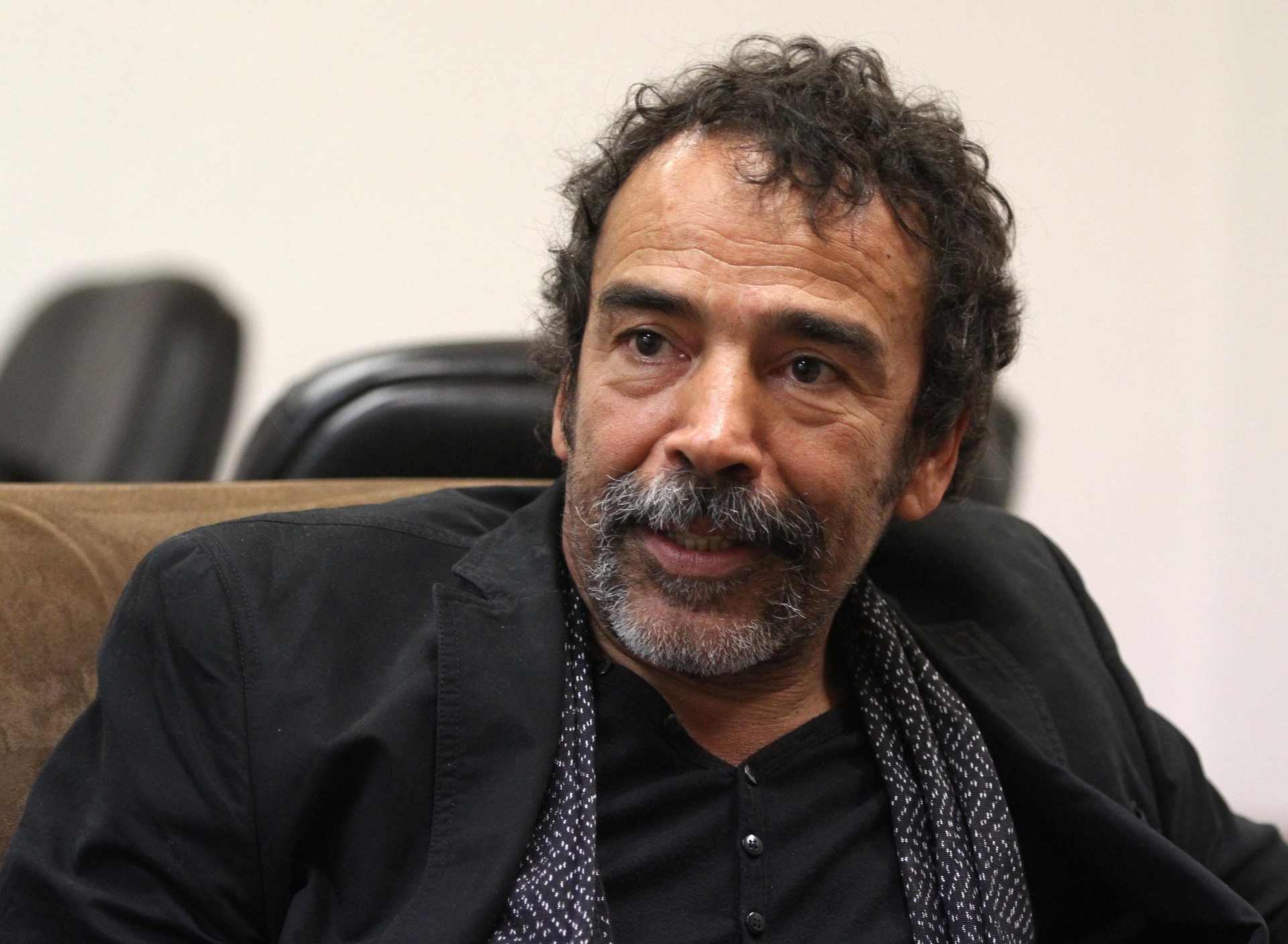 Damián Alcázar desata críticas en redes por escribir 'concideraba' al ...
