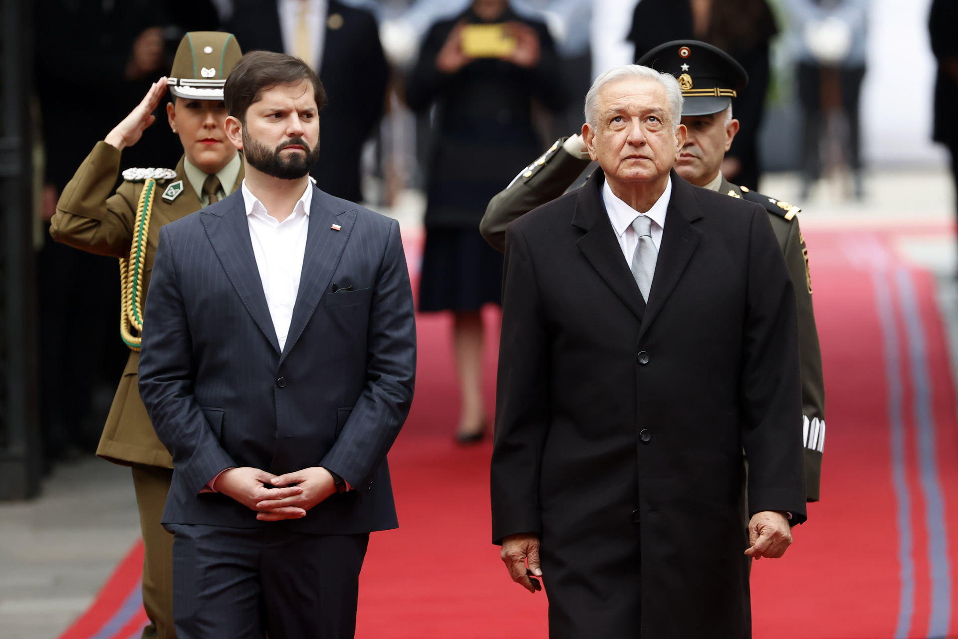 Gabriel Boric recibe a López Obrador en el Palacio de La Moneda en Chile