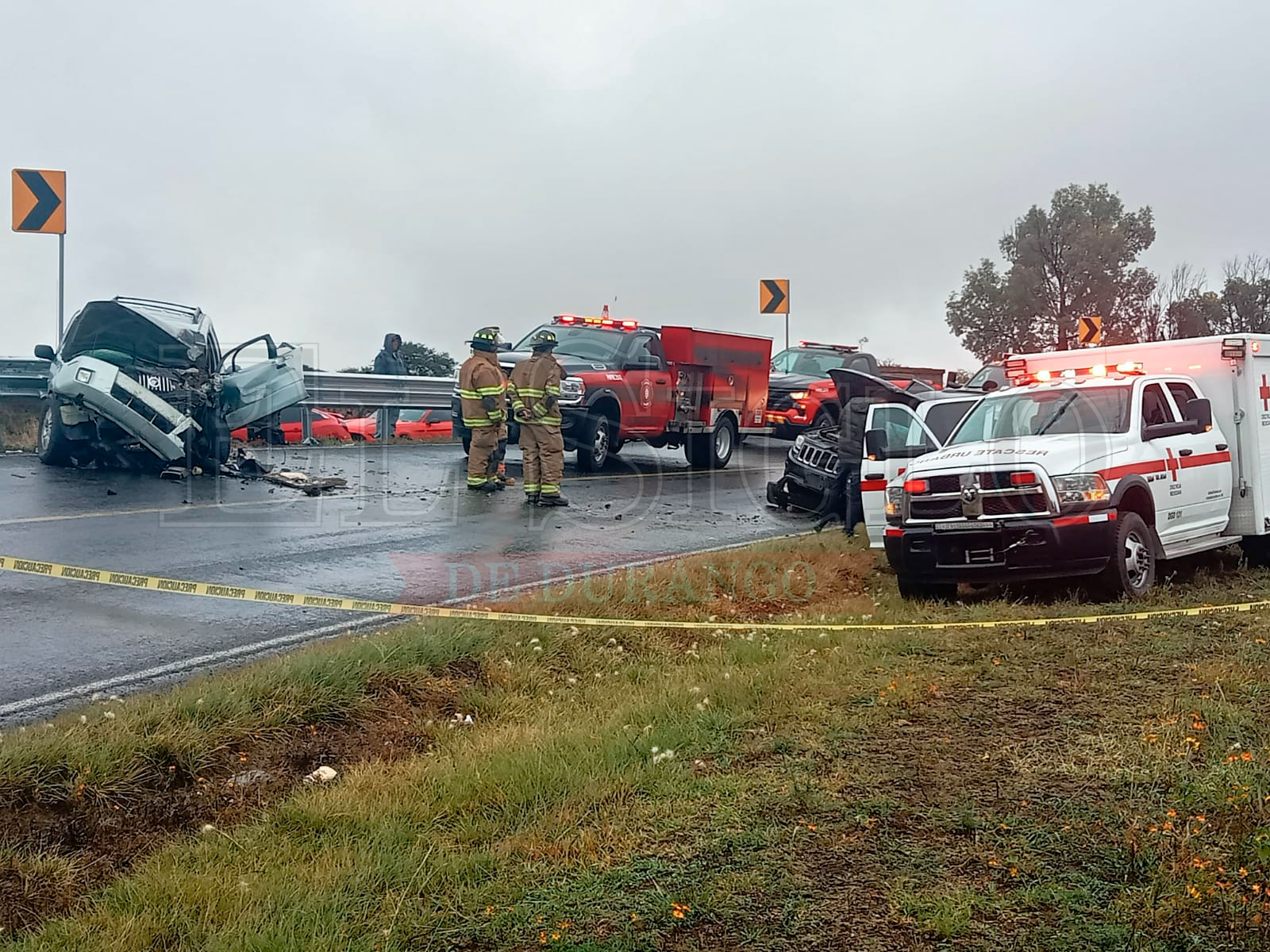 Fuerte choque frontal en la carretera Durango Mazatlán deja como saldo varios lesionados