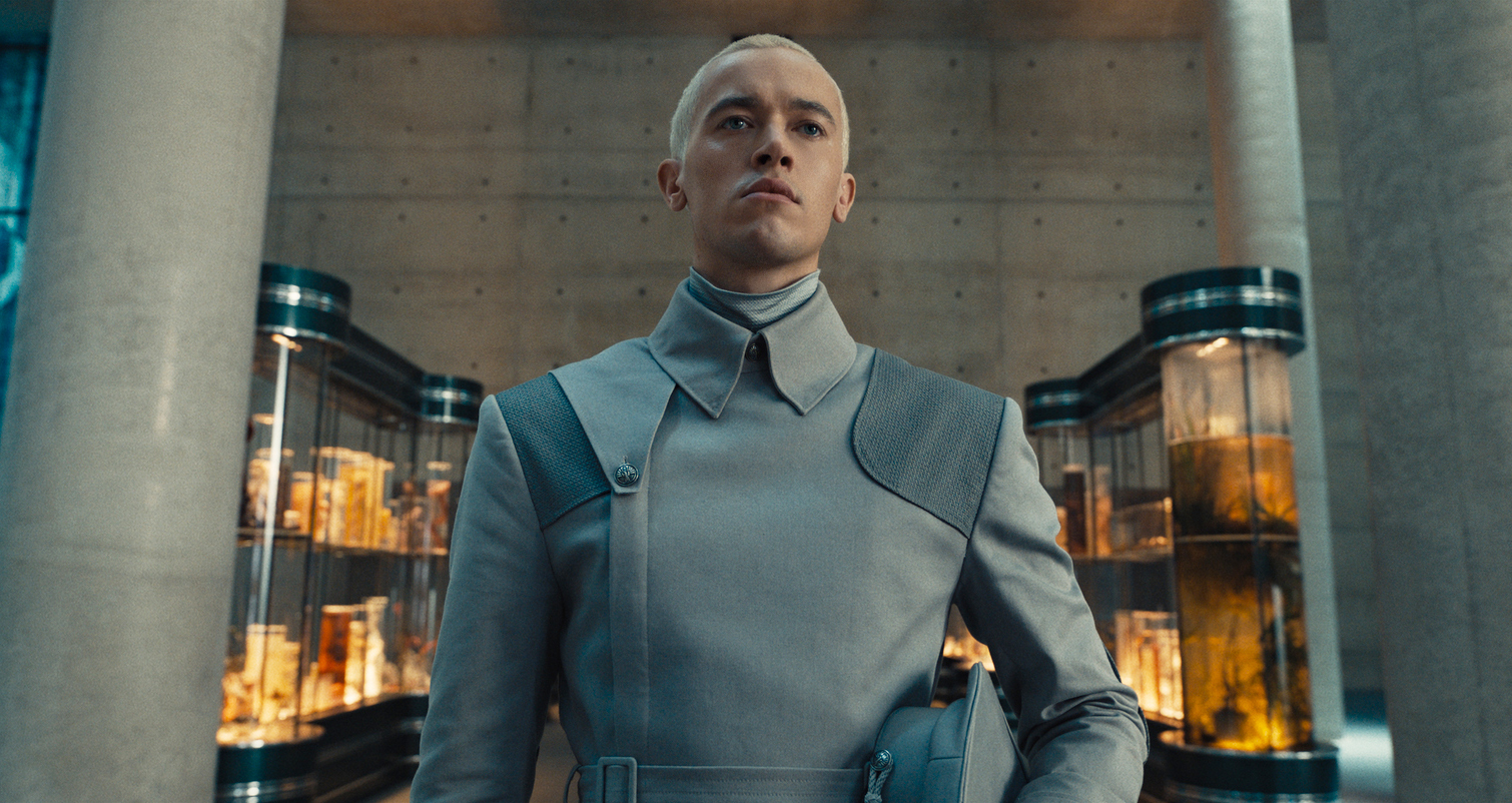 ¿Quién es Tom Blyth, el galán de la precuela de Hunger Games?