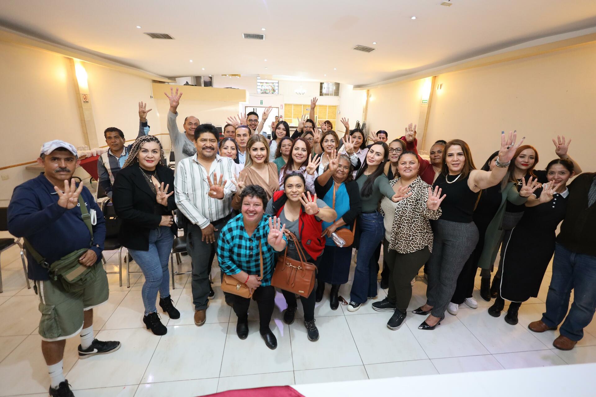 Diputada Sandra Amaya se reúne con comités de La Laguna