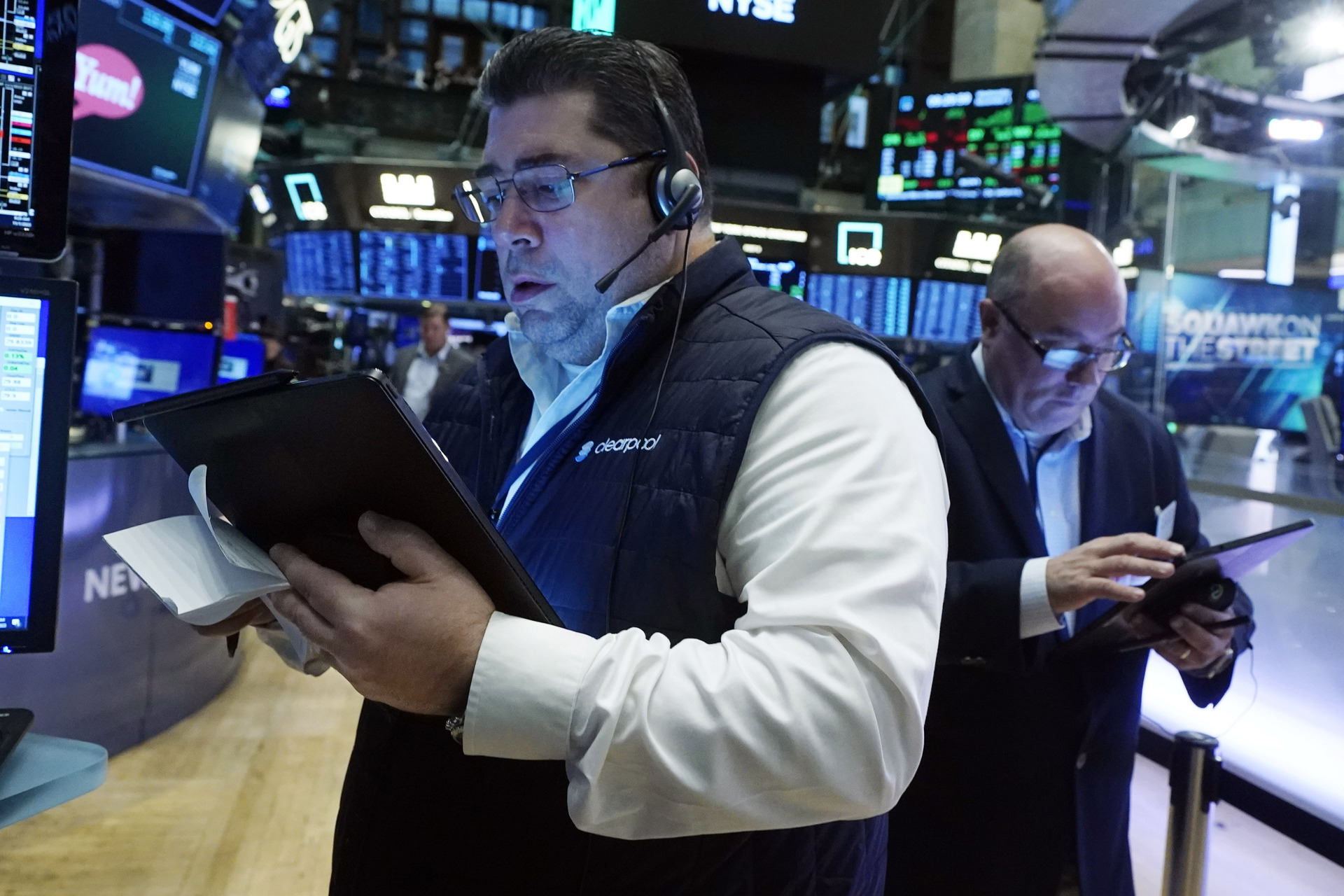 Wall Street inicia la semana con optimismo y el Dow Jones sube 0.02 %