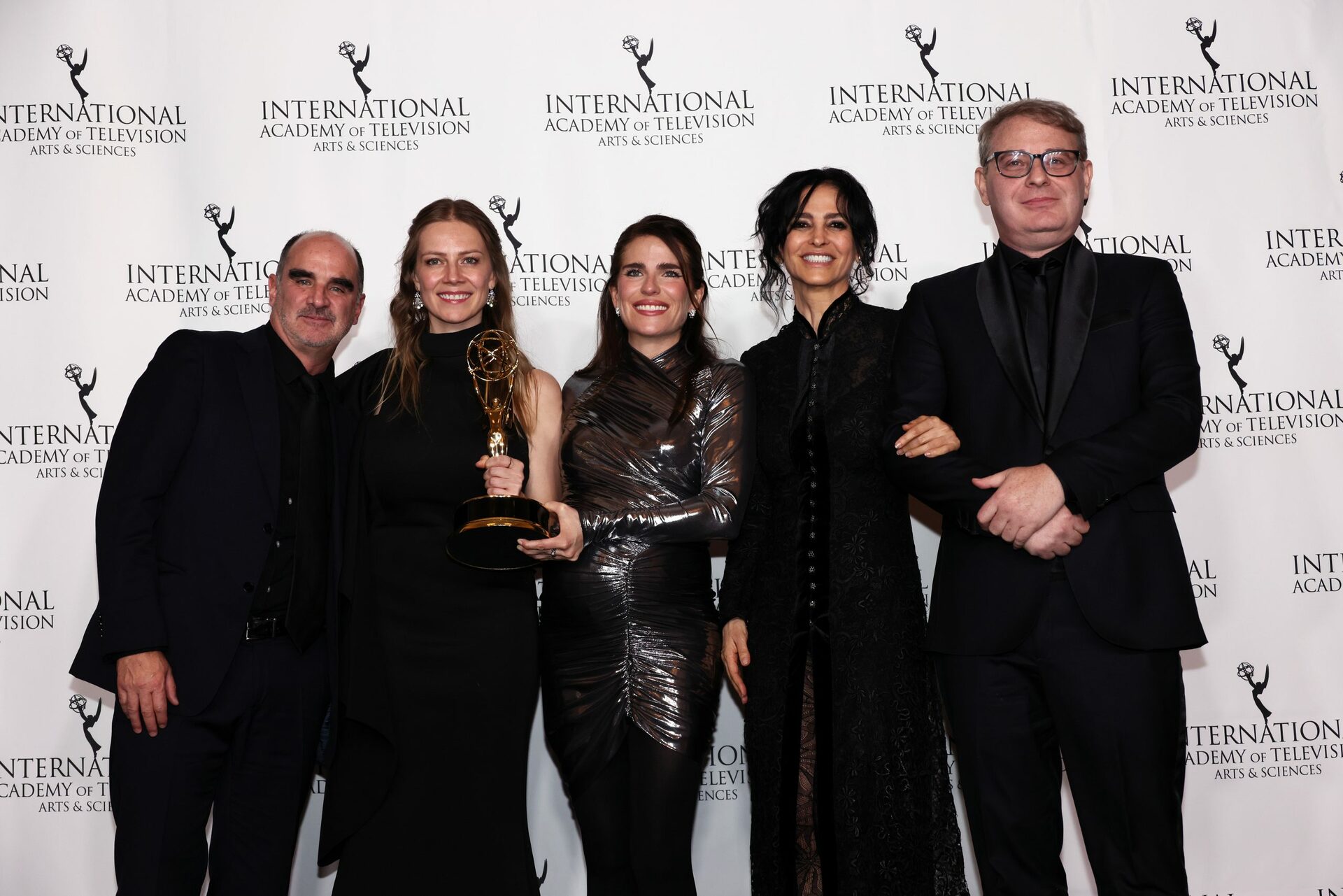 'La caída', la historia que le dio el Emmy a Karla Souza