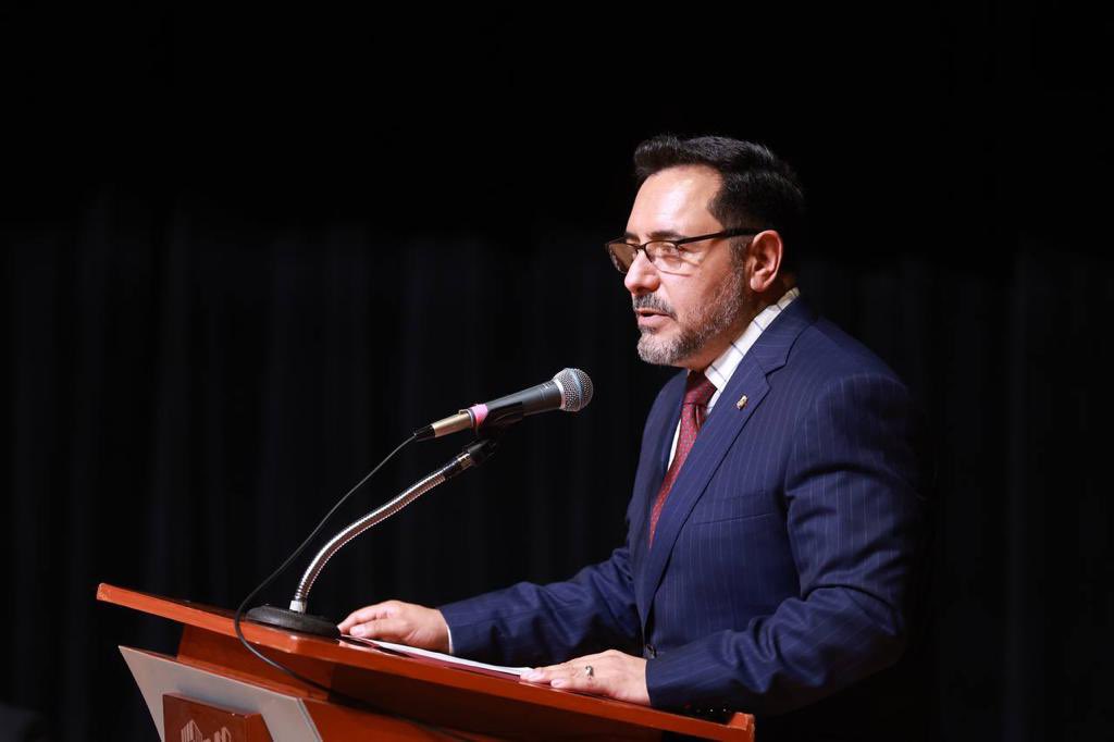 López Obrador ratifica a Arturo Reyes como director del IPN