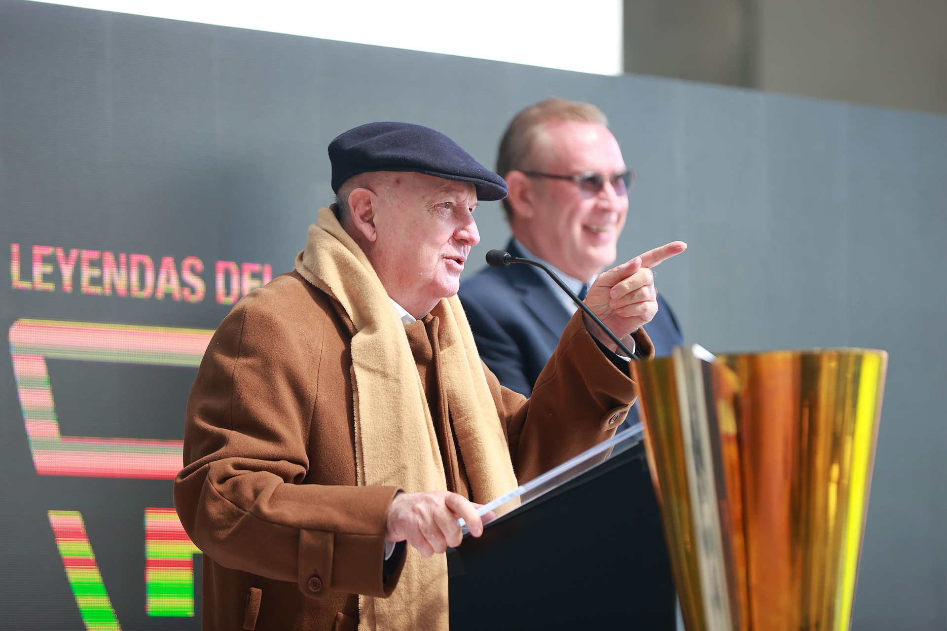 Manuel Lapuente es homenajeado por la Federación Mexicana de Futbol y ...