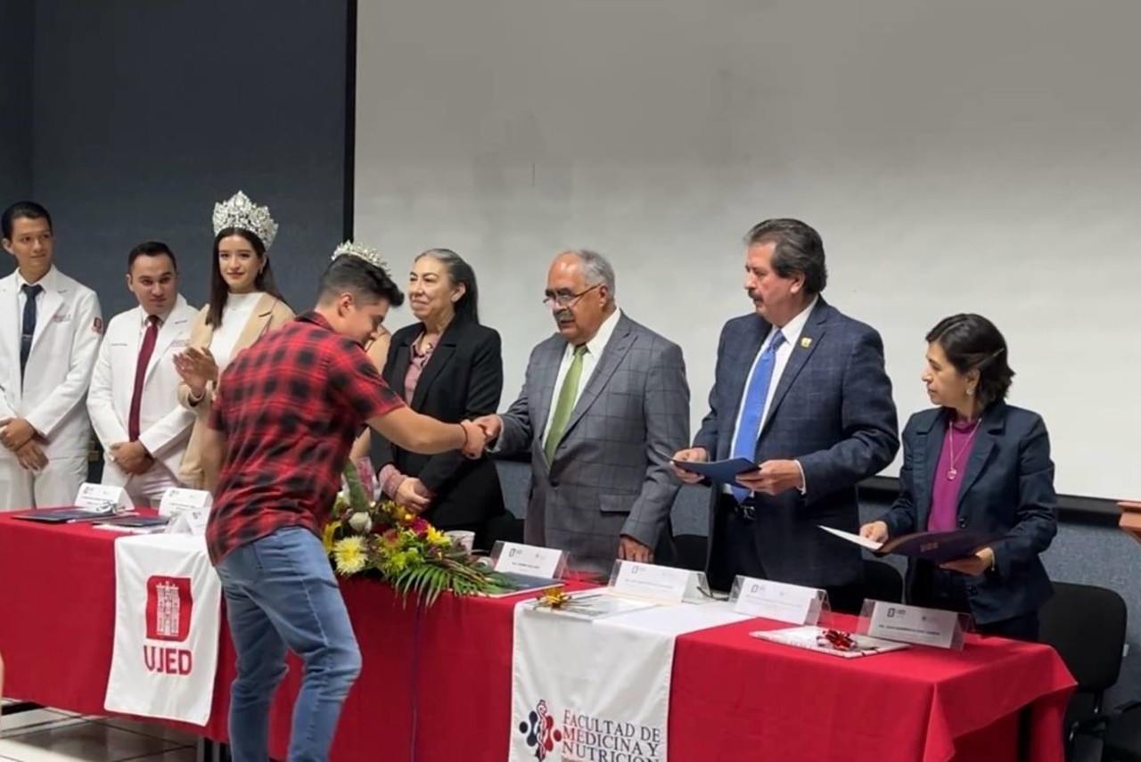 Reconoce UJED a mejores promedios de Medicina