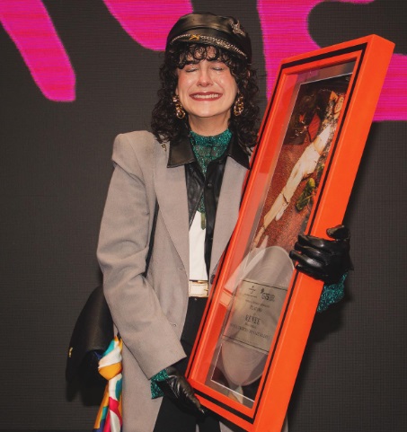 Renee se viste de platino con 'Nunca tristes'