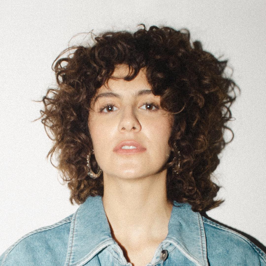 Renee se viste de platino con 'Nunca tristes'