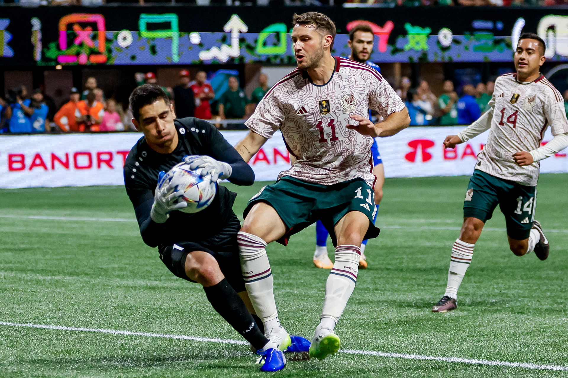 Santiago Giménez también exhibe a Martino; 'me dijo que estaba dentro ...