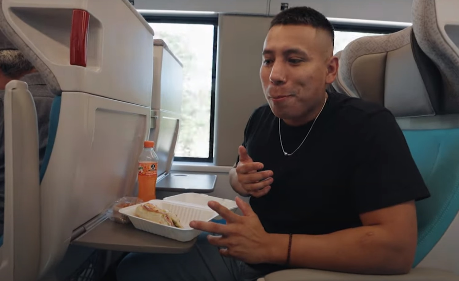 'No es muy buena'; youtuber Yulai critica la comida del Tren Maya