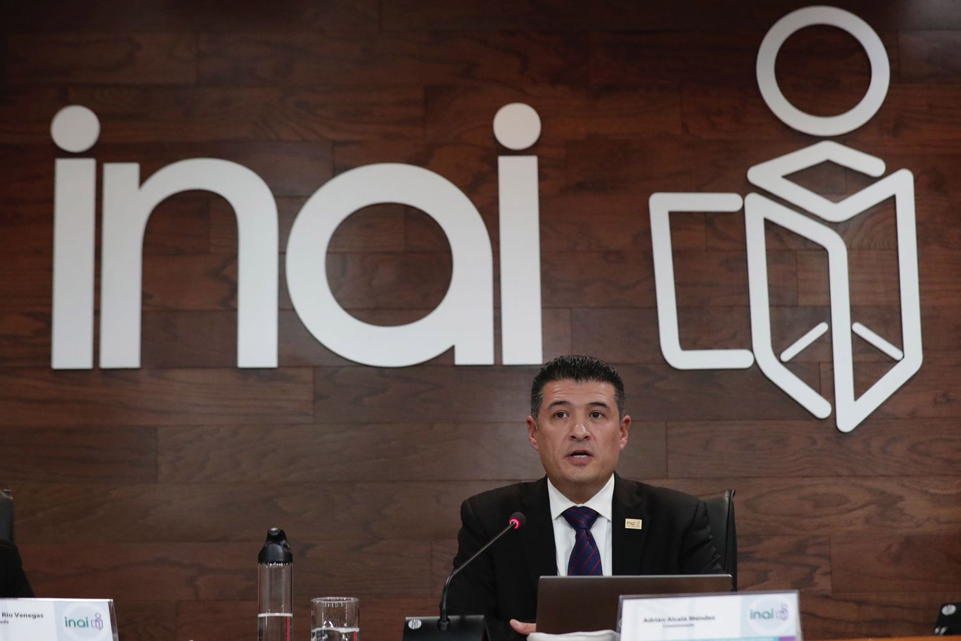 Comisionado presidente de Inai plantea regular uso de IA en México