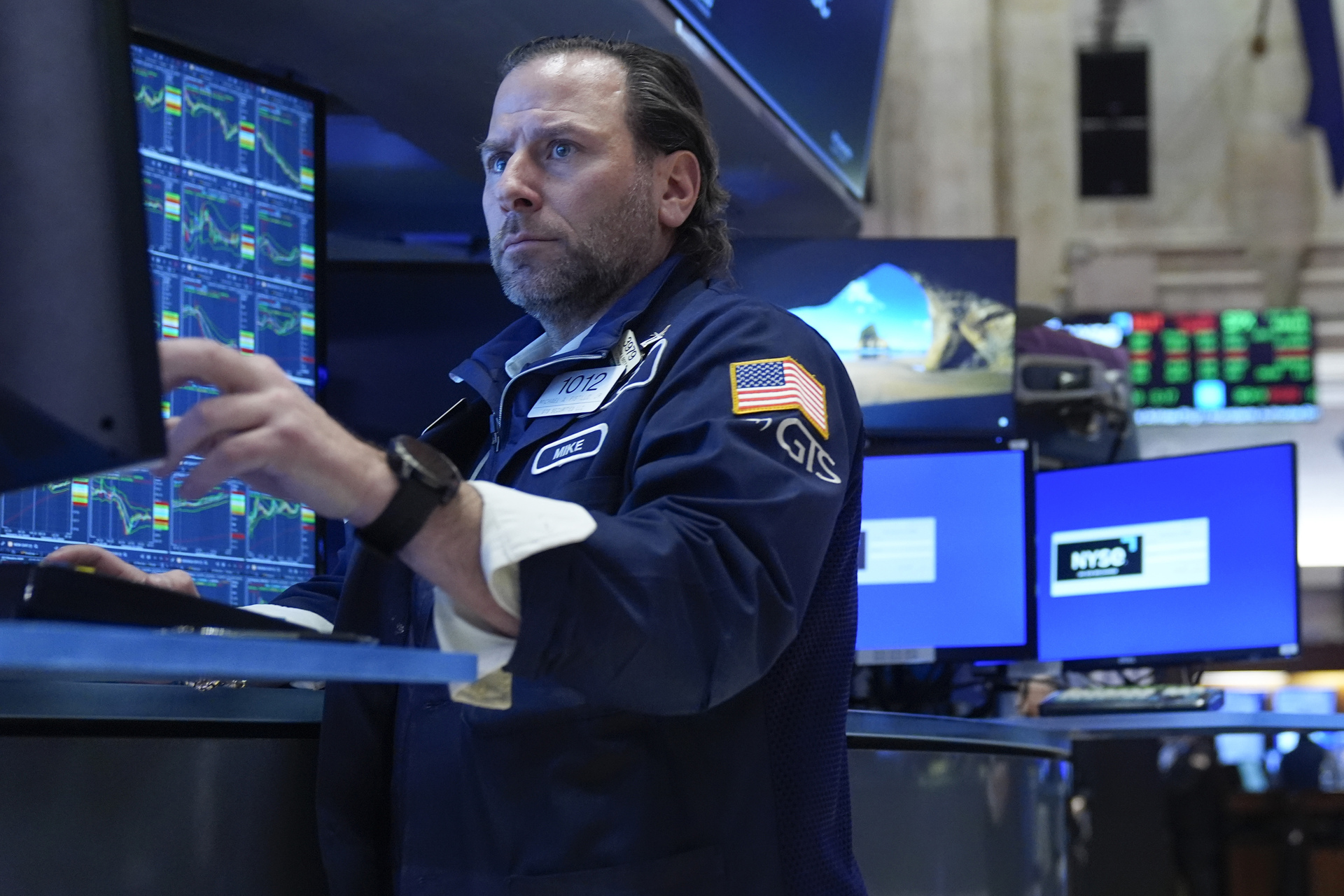 Wall Street inicia la semana en verde y el Dow Jones sube un leve 0.05 %