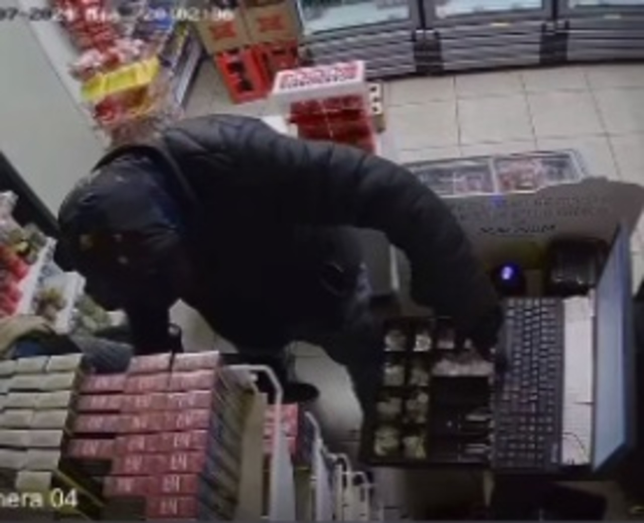 'Encapuchado' continúa robando tiendas de conveniencia en Durango