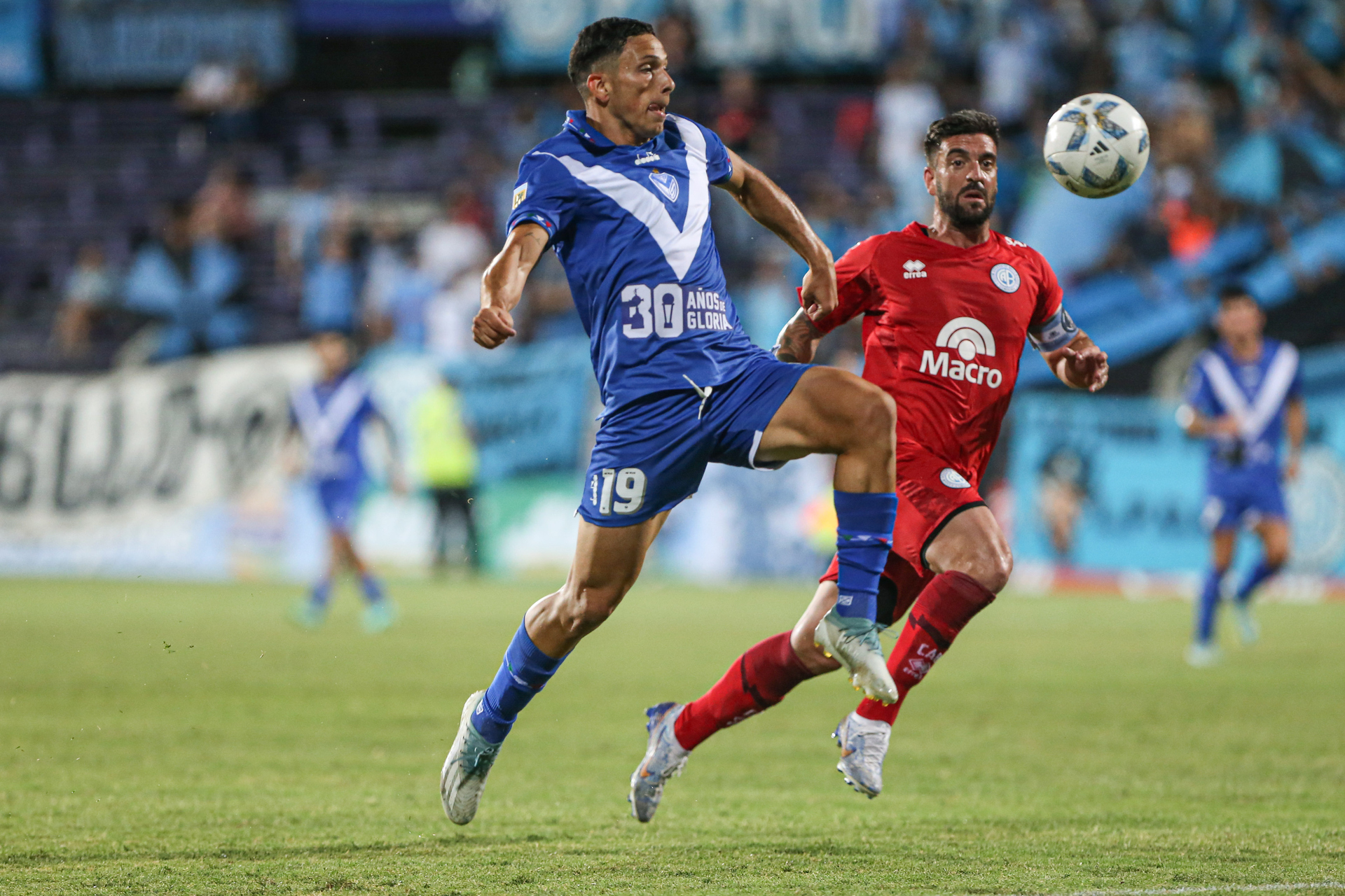 Cuatro Futbolistas Del Vélez Acusados De Abuso Sexual Son Privados De