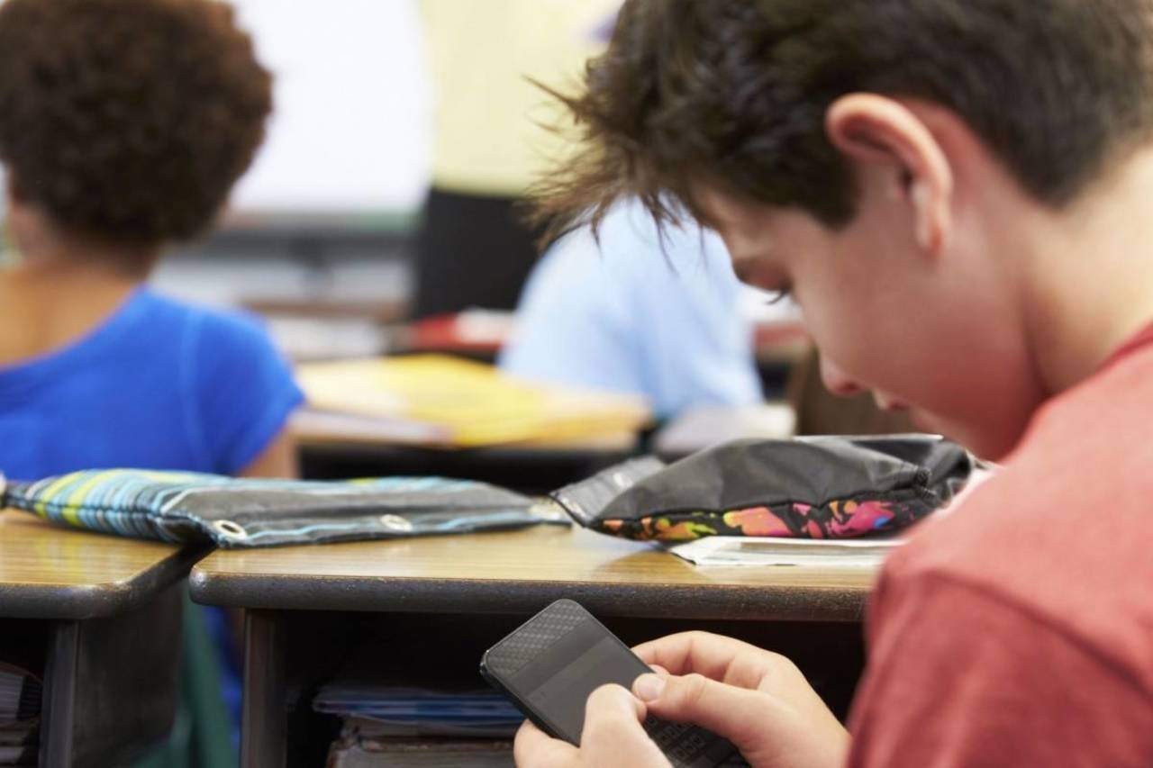 En agosto, no más celulares en las aulas: SEED