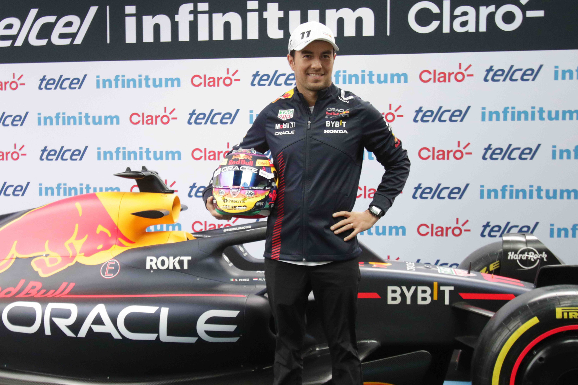 Critican a 'Checo' Pérez por renovación con Red Bull