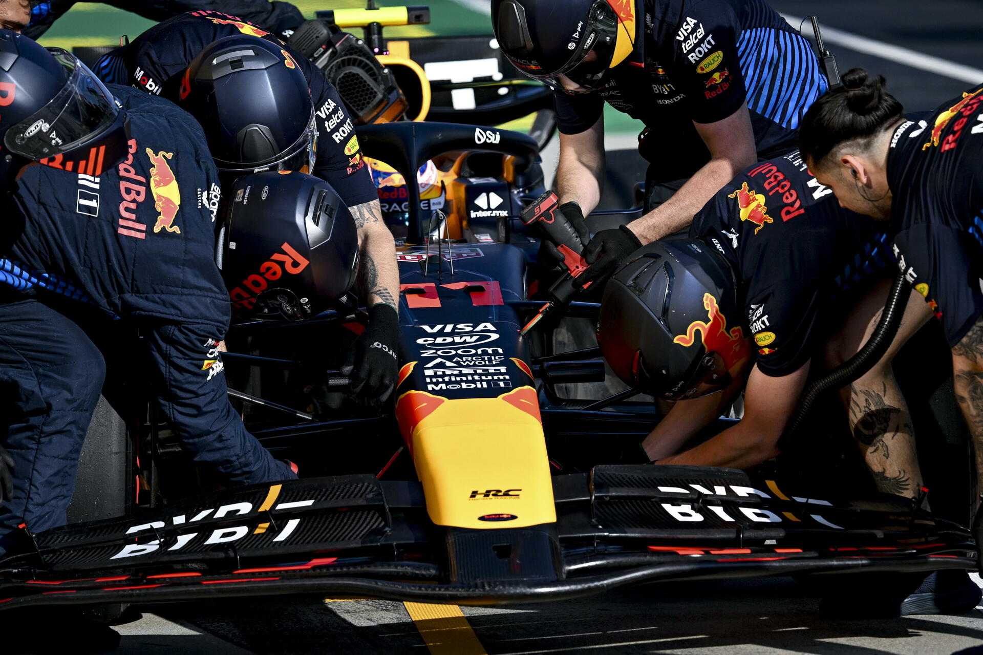 'Checo' sigue mejorando y termina en cuarto en las prácticas libres