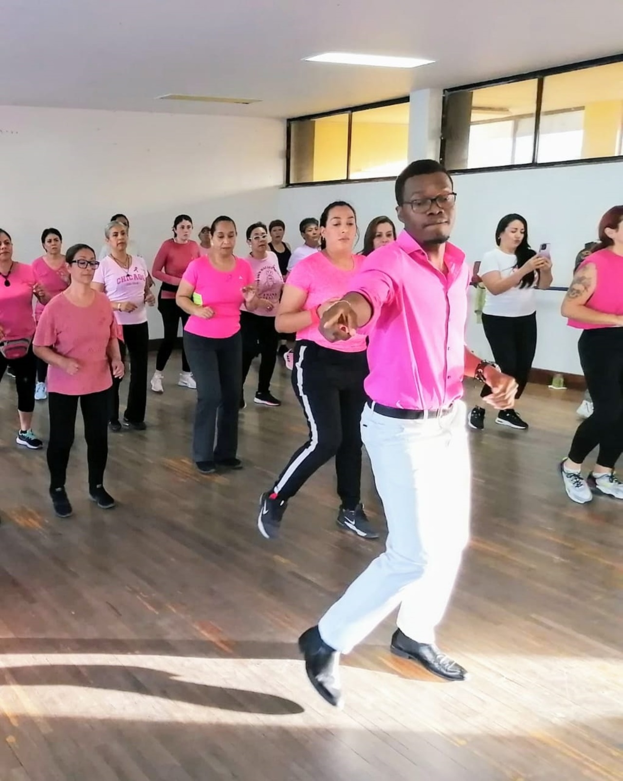 Bailaron Bachata Rosa en el IED